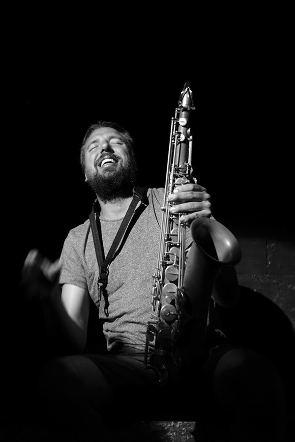 Only Connect – Elements of theatre blended with free improvisation